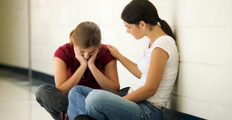 Las mujeres empatizan más que los hombres y por eso son menos crueles ...