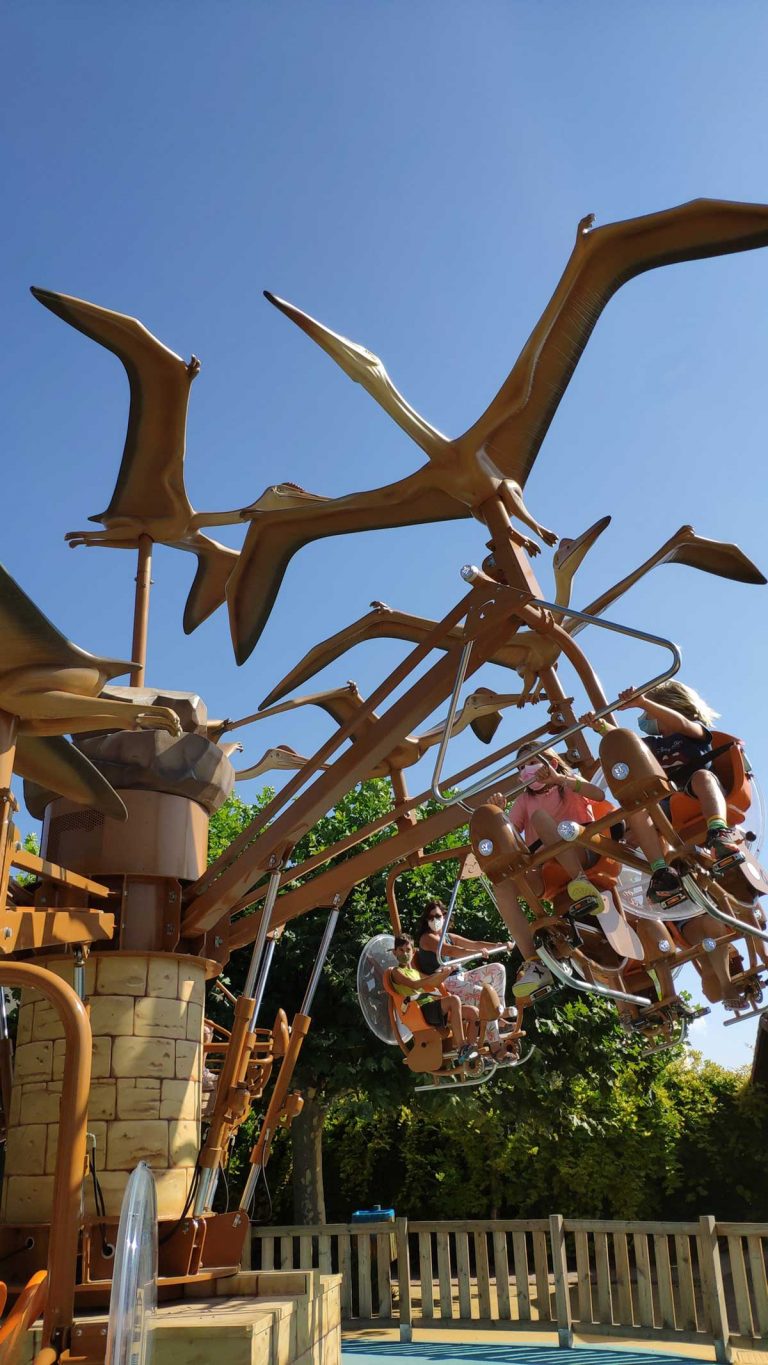 Los 4 parques de dinosaurios con atracciones divertidas para ir con niños | Casacochecurro